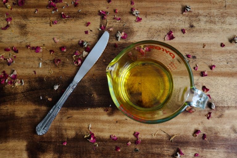 Gamechanging Solar-Infused Herbal Facial Oil - Tulips and Twill