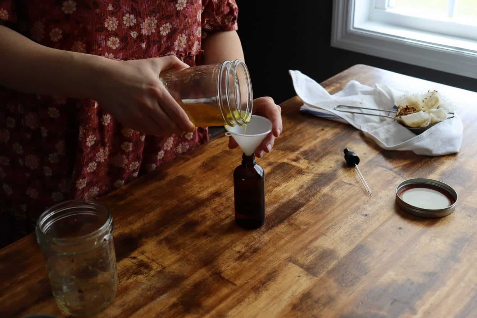 Gamechanging Solar-Infused Herbal Facial Oil - Tulips and Twill