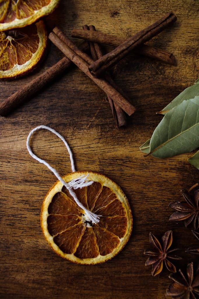 How to Make Dried Orange Slice Ornaments - Tulips and Twill
